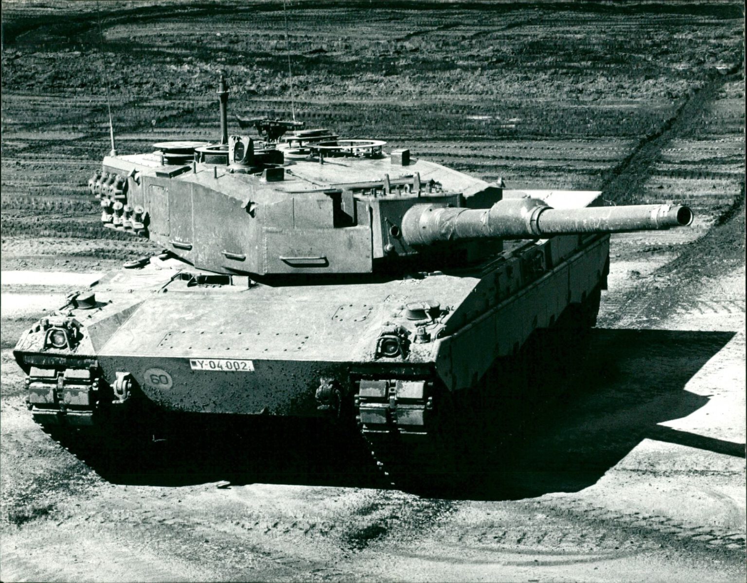 1977: USAREUR’s Leopard 2AV considerations – Below The Turret Ring